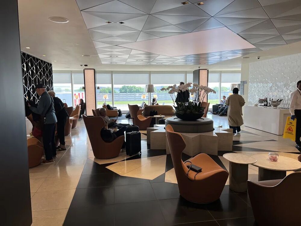 卡塔尔航空A380商务舱体验：空中巨无霸的奢华之旅 - 机酒卡 - 冷月清谈